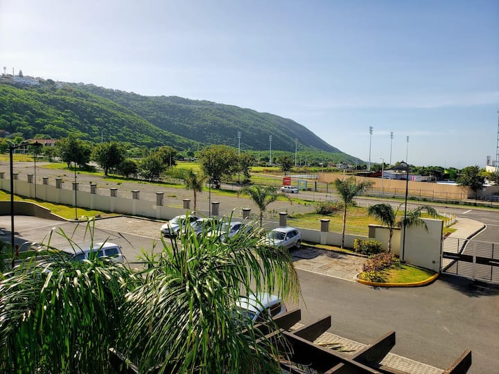 Lounge @ The Lofts Stadium & Mtn Views|gym|tennis - Kingston