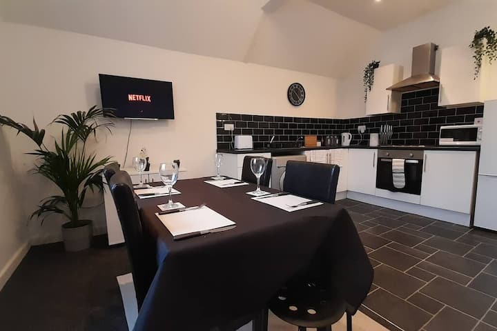 Fast Broadband, Free Local Parking, 2 Bedroom - Cardiff