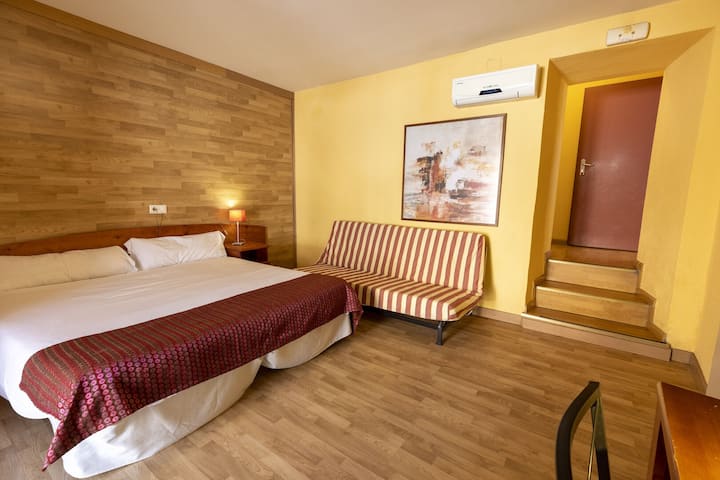 Superior Double Room In Puerta De Alcázar Hostel - アビラ