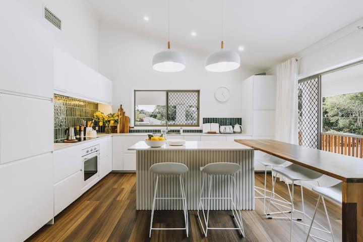 The Entire House - Lou And Lewie's, Family Friendly, Beachside, Laid-back Luxury 6bdr 4bth - Coffs Harbour