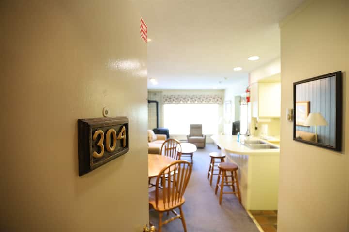 Inns Of Waterville Valley One Bedroom, Sleeps 4 - Waterville Valley, NH