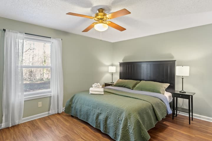 Pet Friendly Relaxing Retreat Walk To Dt|king Bed - Apex, NC