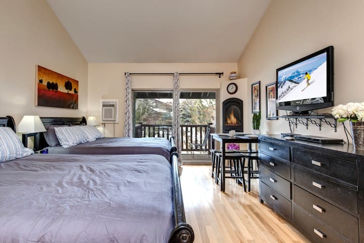 ¡Nuevo! ¡Piso Superior Del Centro! 3 Minutos A Ski-shuttle / Piscina / Jacuzzi / Estacionamiento / 24 Horas Check-in - Park City, UT