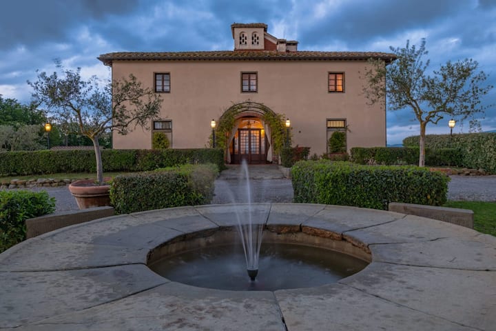 Marvelous Villa Offering Enchanting Panorama View - Cortona