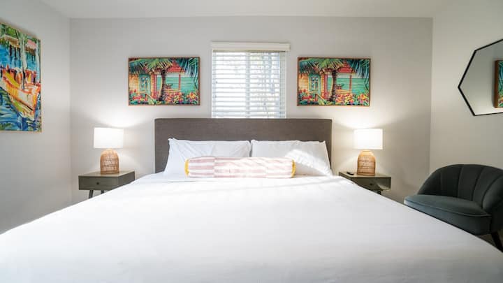 Boutique Designer Retreat 1 Mile To Beach - Pompano Beach, FL