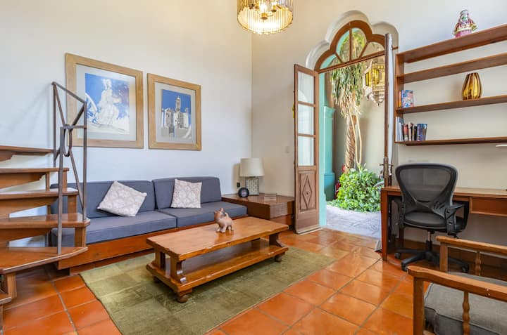 Departamento En Calle Principal Del Centro Con A/c - Querétaro