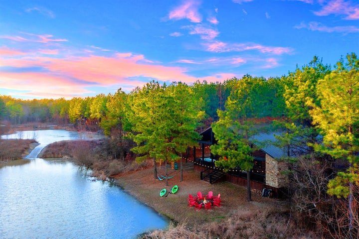 Waterfront Cabin | Kayaks, Playset, Hochatown - Broken Bow, OK