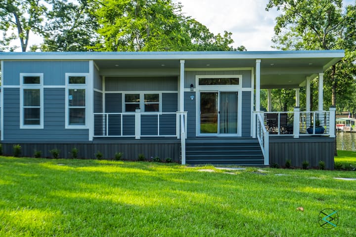 The Boathouse Cottage 2 - Log Cabin, TX