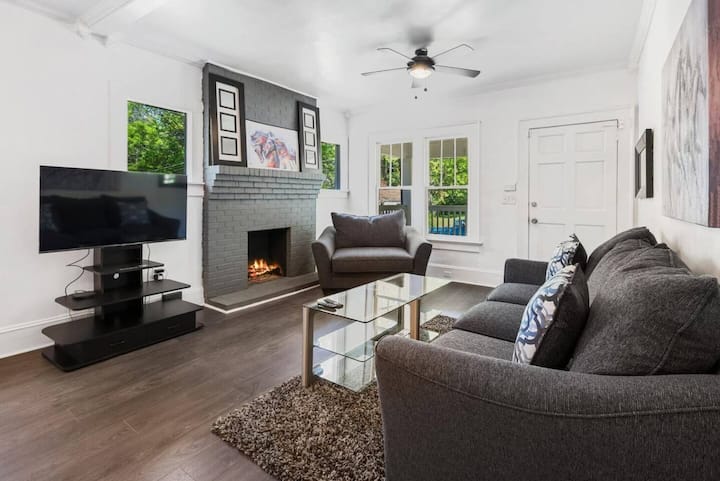Charming 2 Bedroom Bush Mtn Bungalow - Sleeps 5 - Atlanta, GA