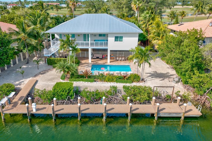 P98 - 75 Feet Of Dock 4 Bed, 4 Bath Home With Dockage And Private Pool - The Bahamas