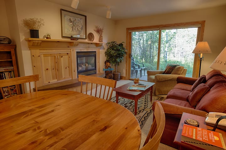 Aspen Forest Hideaway: By Grand Targhee, Fireplace - Teton County, WY