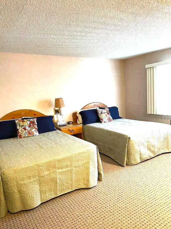 Ski In/out  Cozy Resort Studio | Pool + Golf - Mancelona, MI