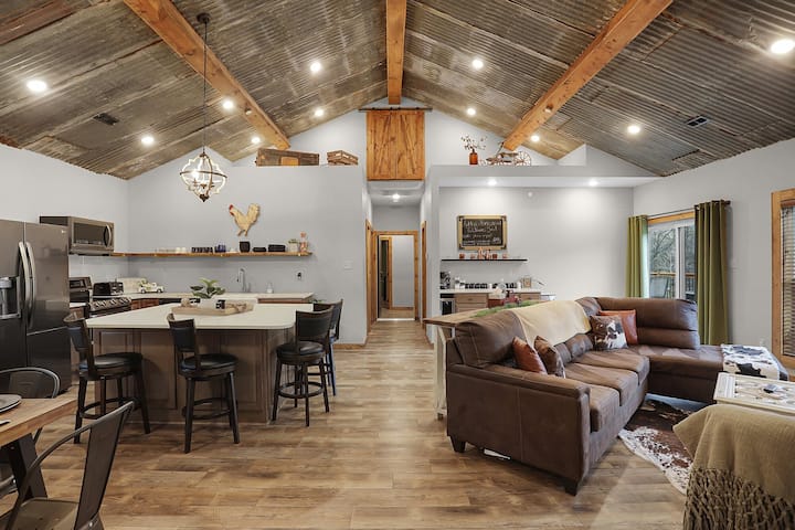 Labby's Homestead Barndominium - Hermann, MO