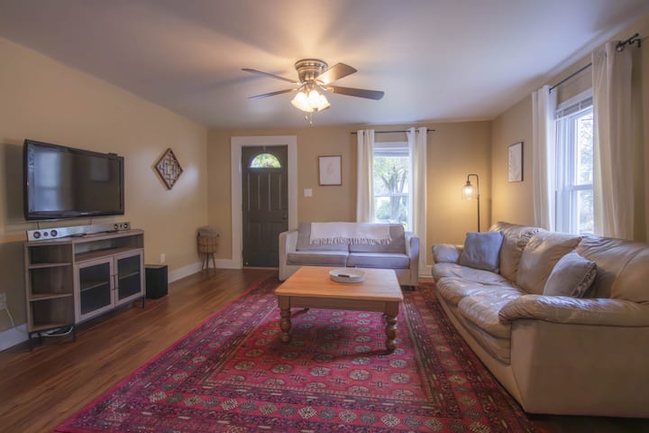 1-br Gem Near Downtown & Nature Escapes - Glens Falls, NY