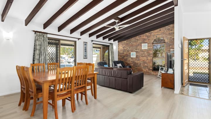 Pet Friendly / Stroll To The Beach / Entire House - Brisbane