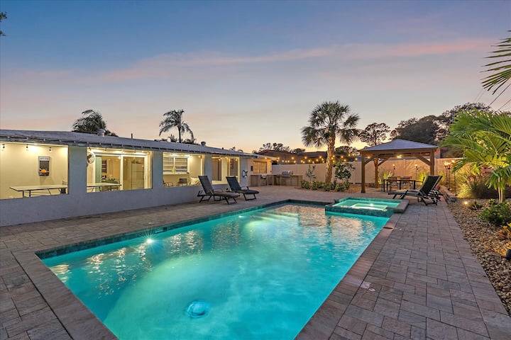 The Airy Bungalow | Heated Pool + Outdoor Kitchen - Sarasota, FL