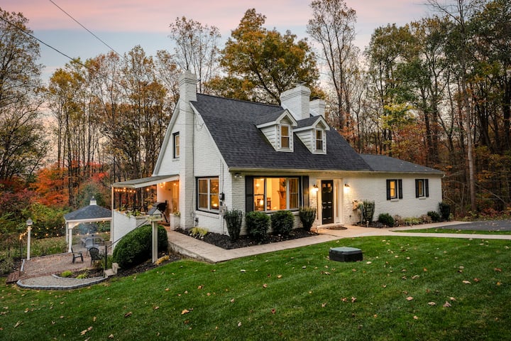 1 Mi. To Maple Grove Raceway, Pooltable & Backyard - Morgantown, PA