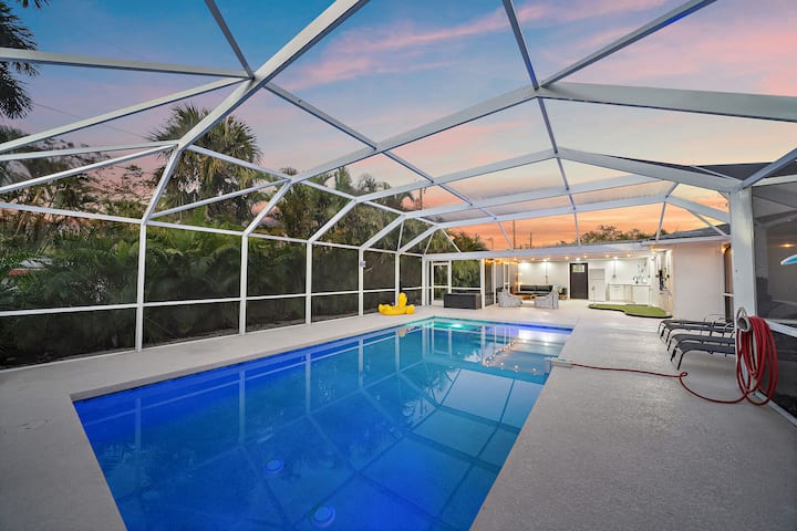Sarasota's Gem | Private Pool, Hot Tub, Putt Putt! - Sarasota, FL