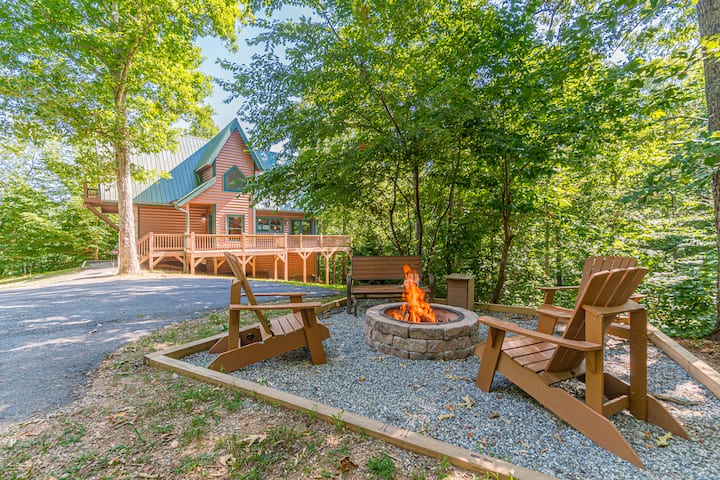Secluded Luxury Cabin, Hot Tub, Pool Table, Pets - Clarkesville, GA