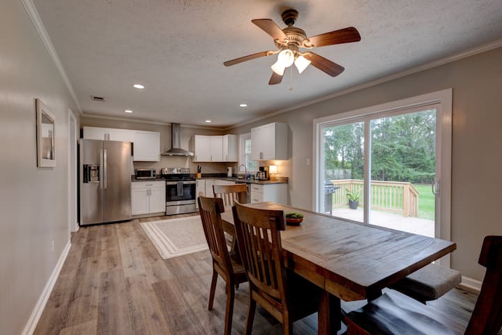 Spacious 4br/3ba Home With Large Fenced Yard - Thomasville, GA