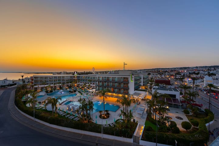 R 1153 Samuel’s Superior Sea View Room With Steam Bath, Outdoor Playground & Jacuzzi Swimming Pool - Ajia Napa