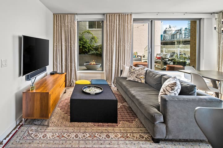 Sophisticated Luxury Suite W/ Private Terrace - Victoria