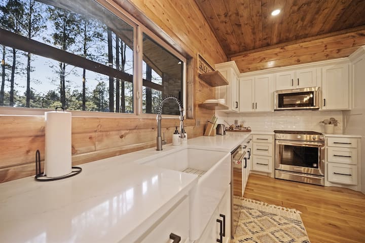 Luxury Cabin | Hot Tub | Pool Table | 2 King Suite - Oklahoma