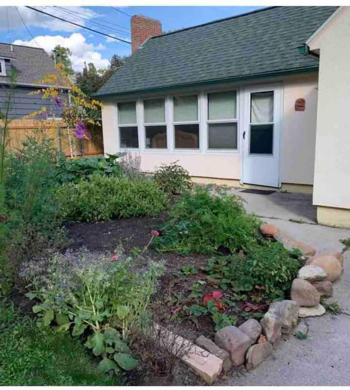 Adorable Studio - Stroll To Um, River & Downtown - Missoula, MT