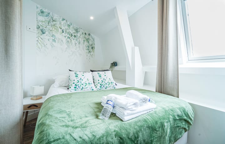 Parisian Flat With Eiffel Tower View - Paris