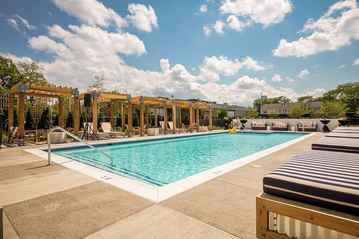 7 Best Hotels With Pool In Detroit, Michigan | Trip101