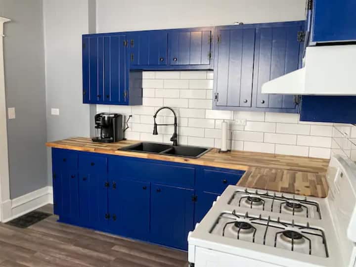 The Main Stay! Pet Friendly! - Bloomington, IL