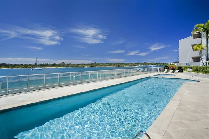Renovated Superior Two Bedroom Waterfront Apt. - Noosaville
