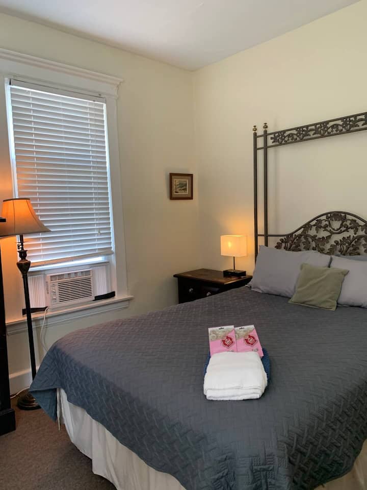 Elm City Crashpad - New Haven, CT