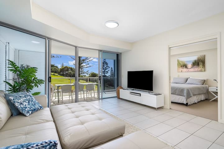 Blue C 401 - Beachfront - Min. 3 Night Stays! - Tweed Heads