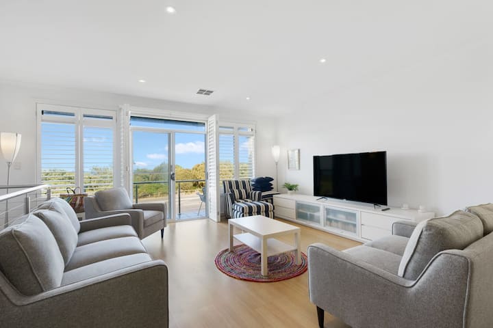 Beach Front Esplanade Victor Harbor - Wi-fi And Linen Included - Victor Harbor