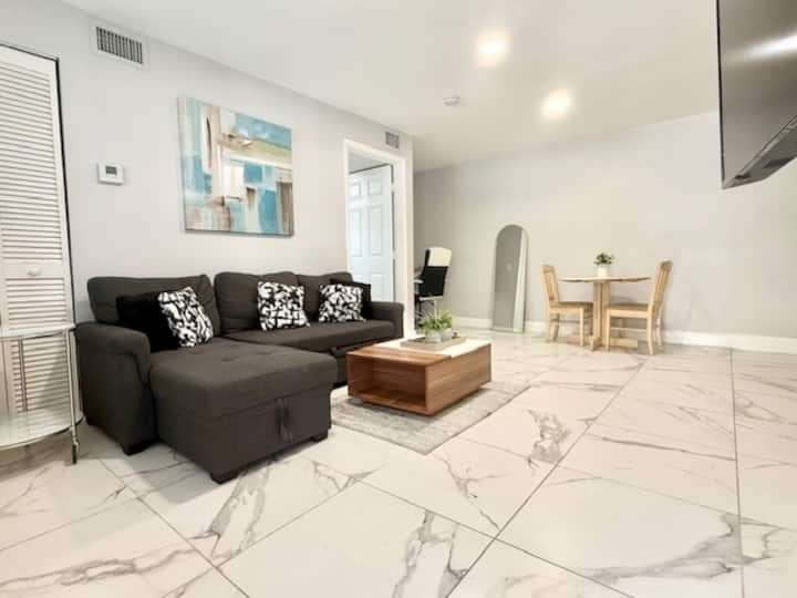 Mazor Luxury One Bedroom Vacation Home - Davie, FL