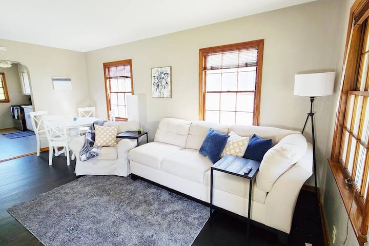 Cozy Attic Bedroom In Cute Neighbourhood - Fort Wayne, IN