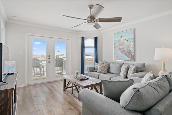 Water Front Condo W/balcony, Boat Slips, & Pool! - Corpus Christi, TX