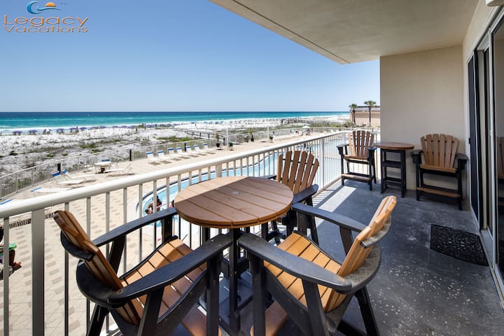 Upscale Beachfront -Free Beach Service! Sleeps 10! - Florida