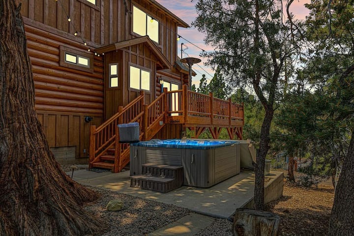 Luxury Log Cabin | Stunning Views | Hottub - Big Bear, CA