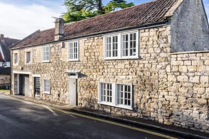 Hatfield Cottage: 18c, Grade Ii Listed 3-bed, Bath - Bradford-on-Avon