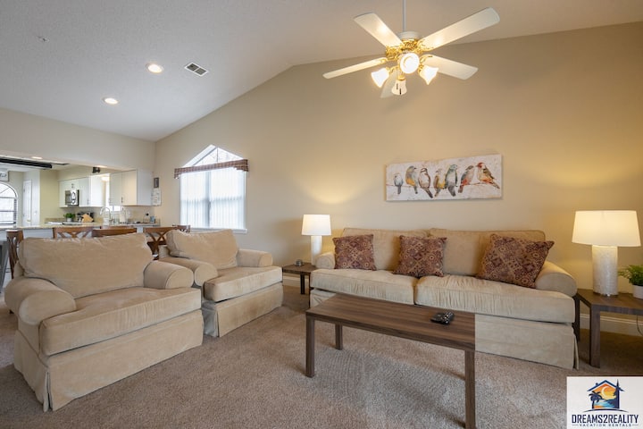 Penthouse Condo ~ 2 Pools ~ Free Tickets! (Fhe17) - Branson, MO