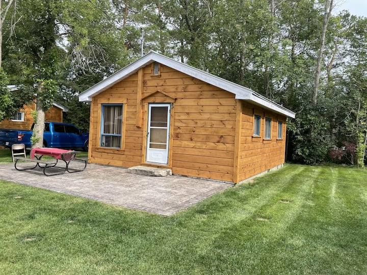 Hickory Waterfront Cottages #4 - Campbellford