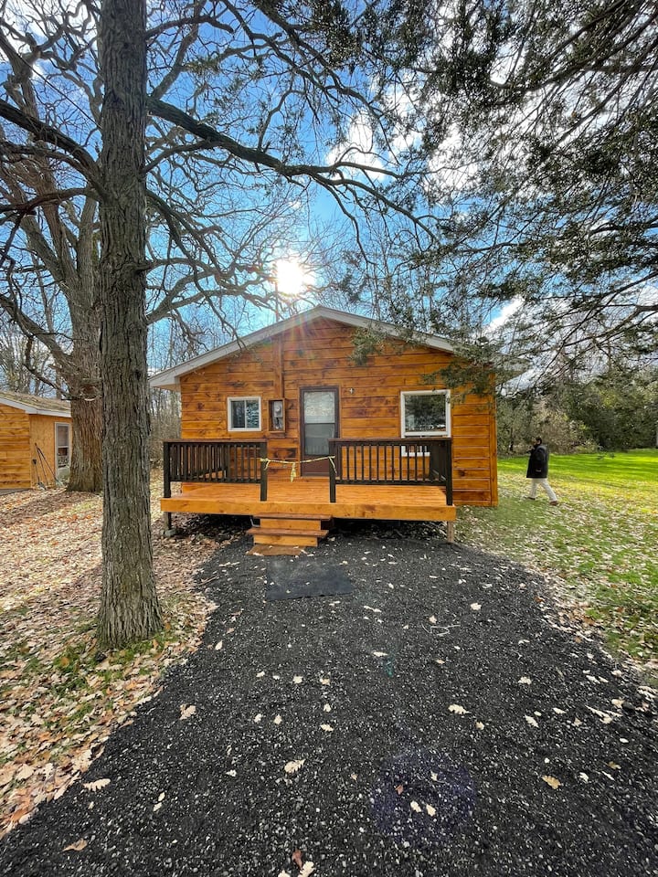 Hickory Waterfront Cottage #6 - Campbellford