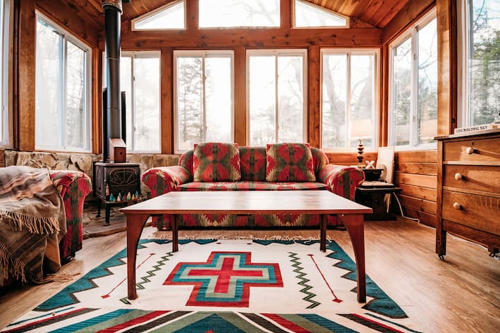 Hot Cocoa Bar + 4 Season Porch W/wood Stove - Pocono Pines, PA