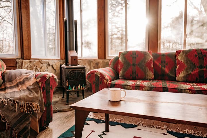 Holiday Ski Escape With Hot Cocoa Bar + Cozy Porch - Mount Pocono, PA