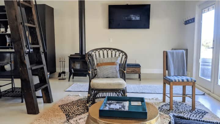 Vineyard Cottage Getaway - Paso Robles, CA