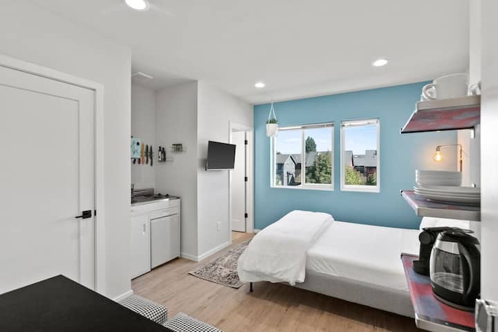 Isla's Sweet Suite - Micro Studio - 91walkscore - Sunset Hill - Seattle