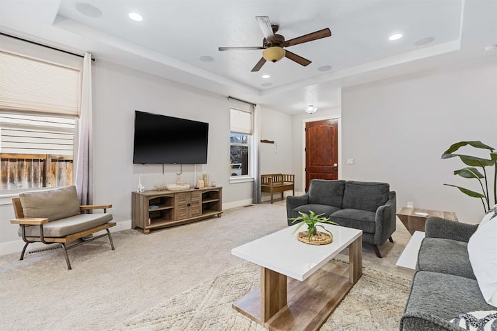 Stylish Meridian Retreat Near The Village | 3br Fa - Boise, ID