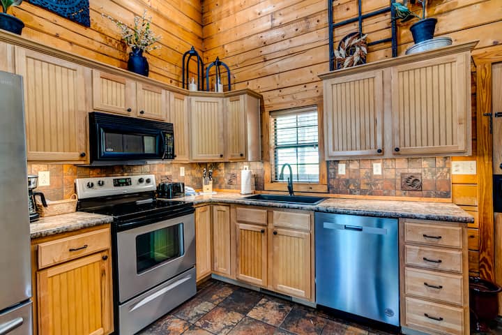Family Fun Cabin In Heart Of Branson - Kimberling City, MO